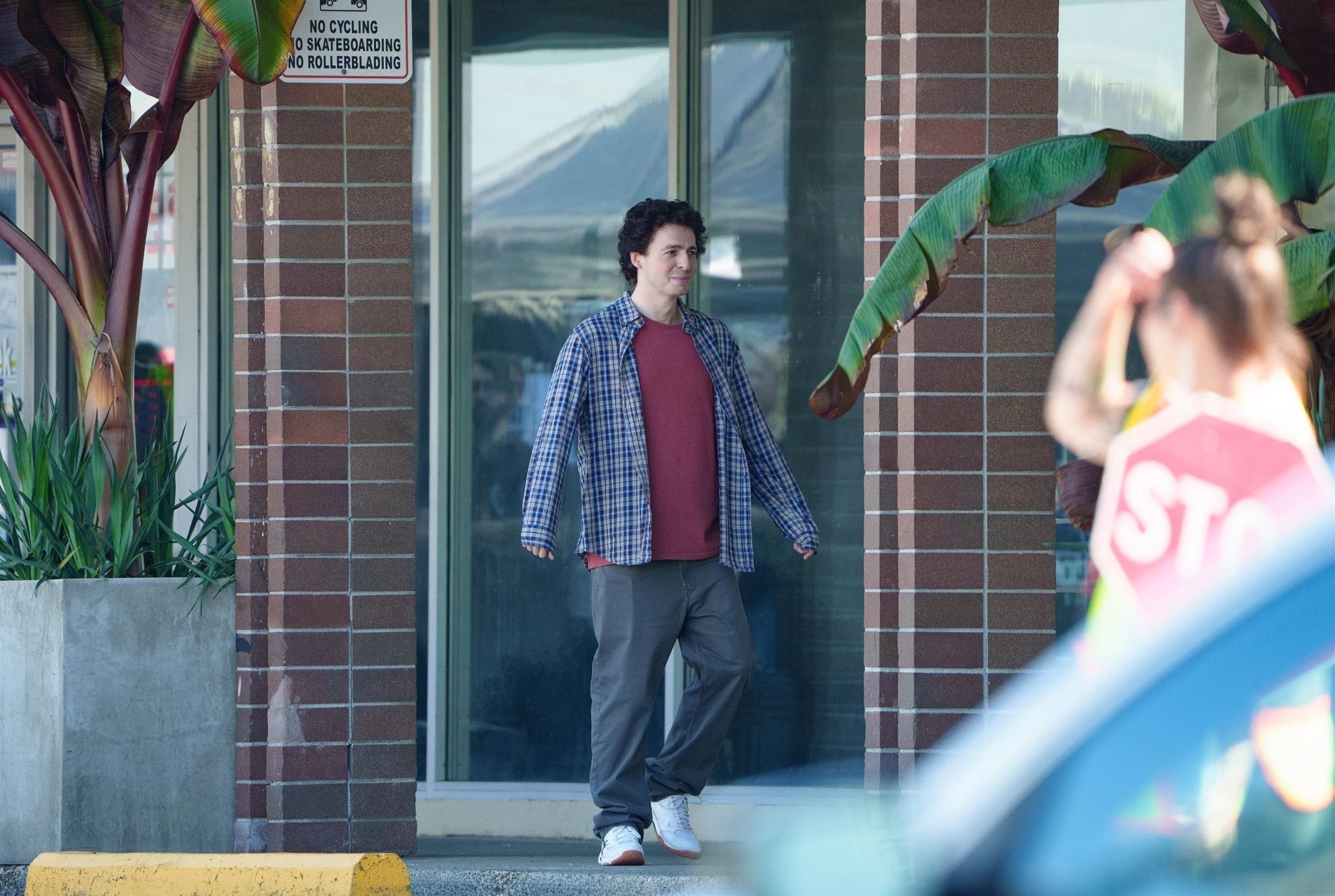 First Look at Anthony Boyle As Sam Bankman-Fried On Set Of 'The ...