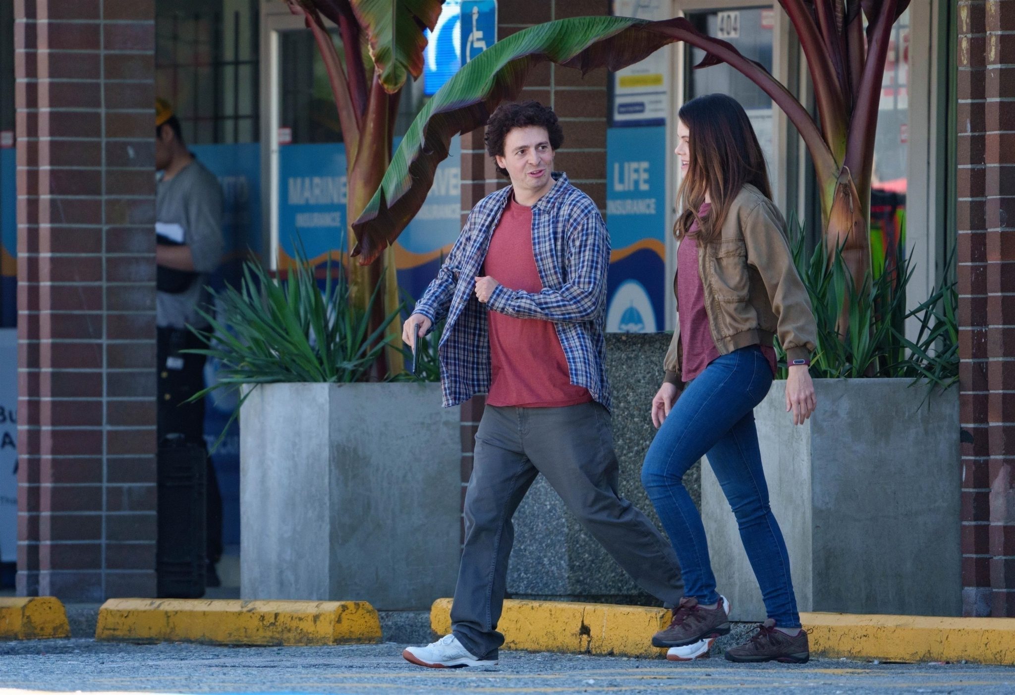 First Look at Anthony Boyle As Sam Bankman-Fried On Set Of 'The ...