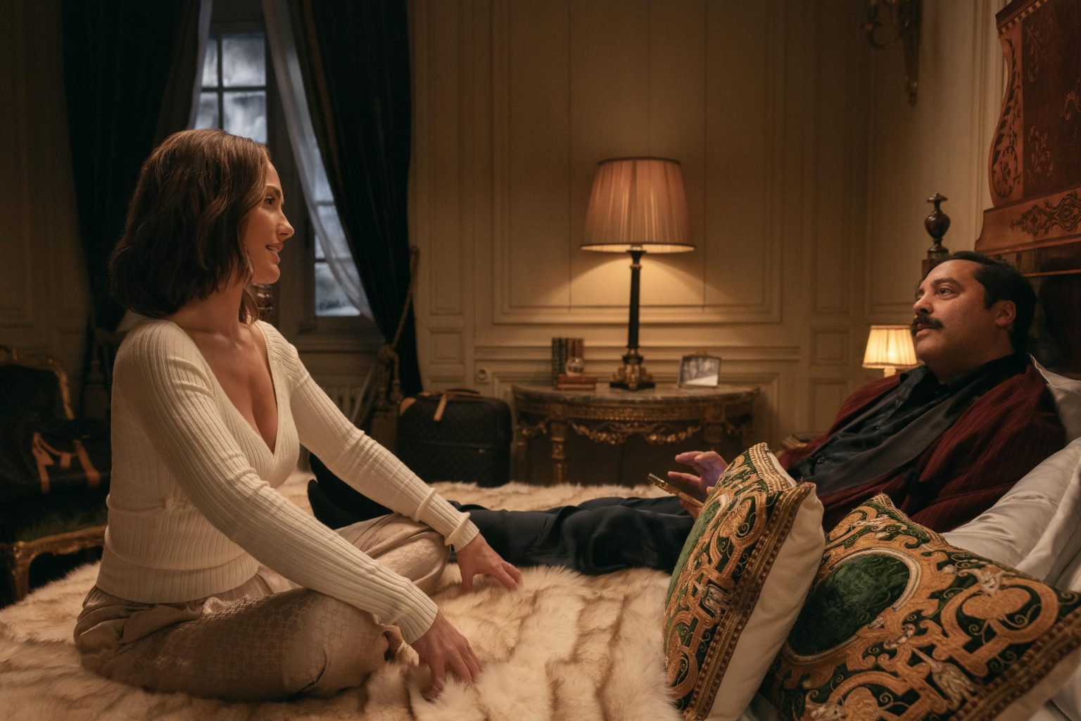 First Look and Release Date for 'Champagne Problems': Netflix's Minka Kelly Christmas Rom-Com