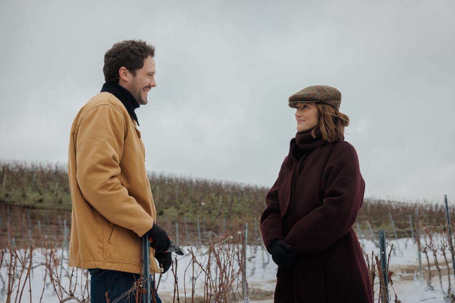 First Look and Release Date for 'Champagne Problems': Netflix's Minka Kelly Christmas Rom-Com